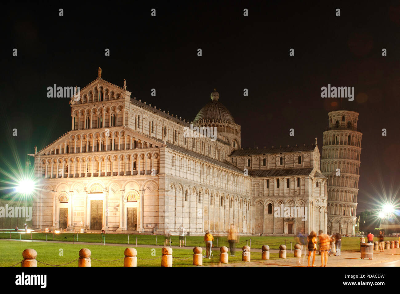 Night shot leaning tower pisa hi-res stock photography and images - Alamy