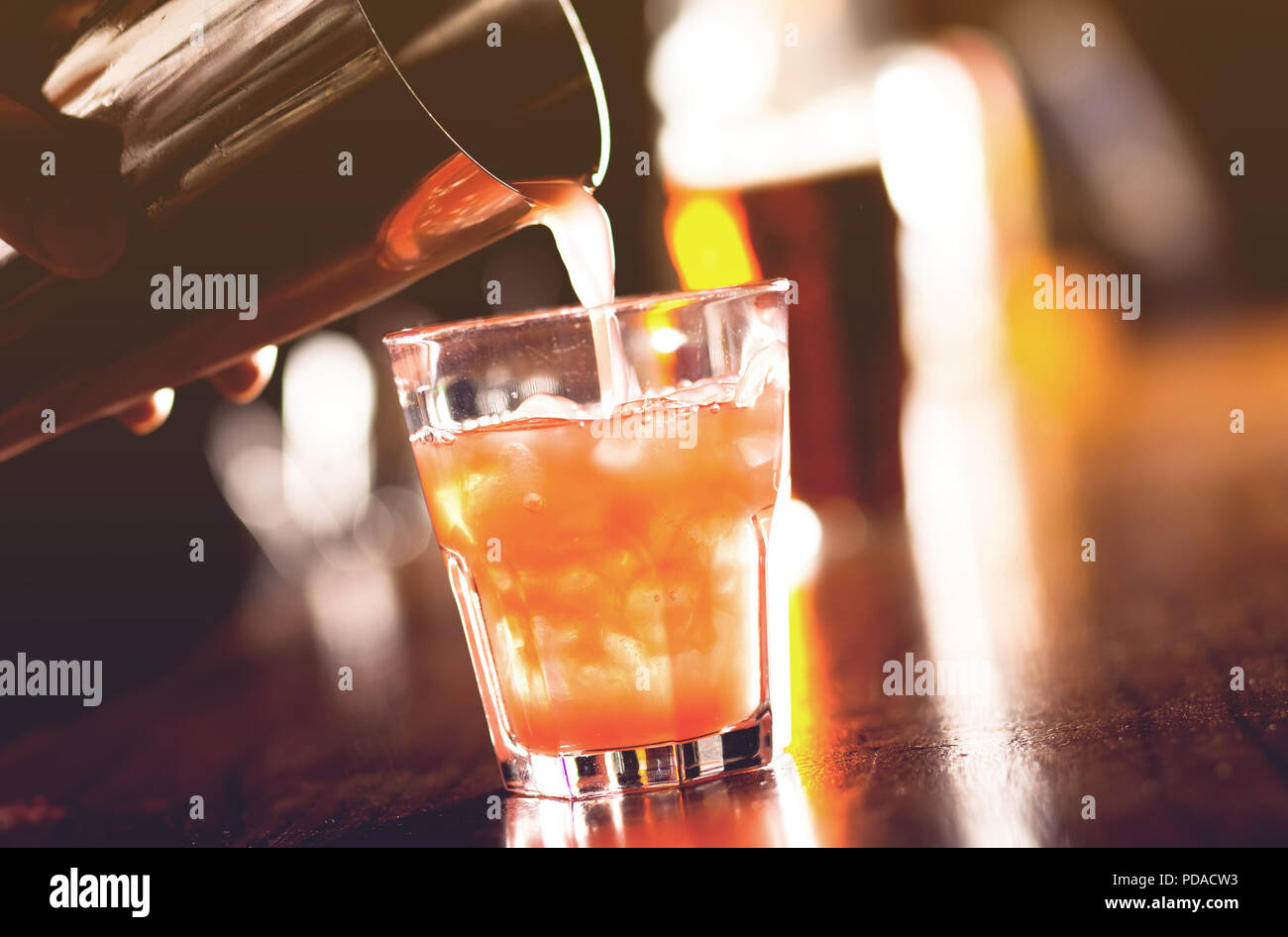 Pouring a cocktail hi-res stock photography and images - Alamy