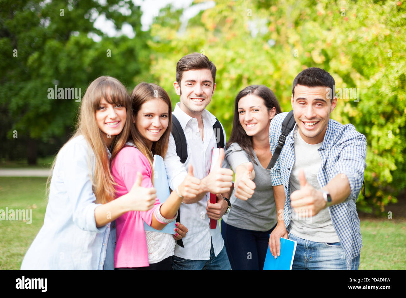 Smiling students hi-res stock photography and images - Alamy
