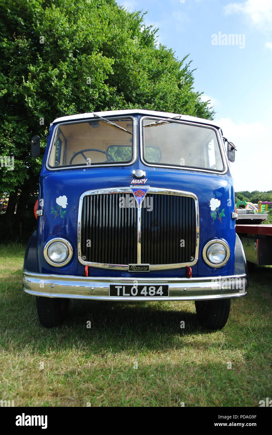 Flatbed lorry hi-res stock photography and images - Alamy