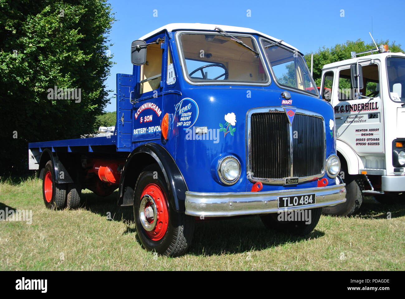Flatbed lorry hi-res stock photography and images - Alamy
