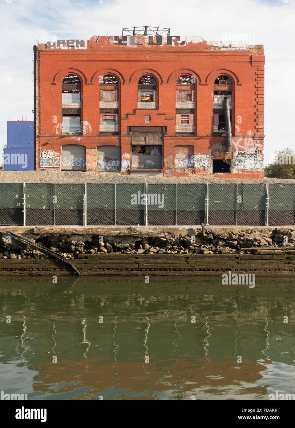Gowanus waterfront park hi-res stock photography and images - Alamy