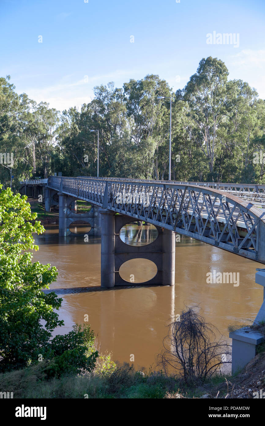 Bridge over the Murray River between Wahgunyah, Victoria and Corowa ...