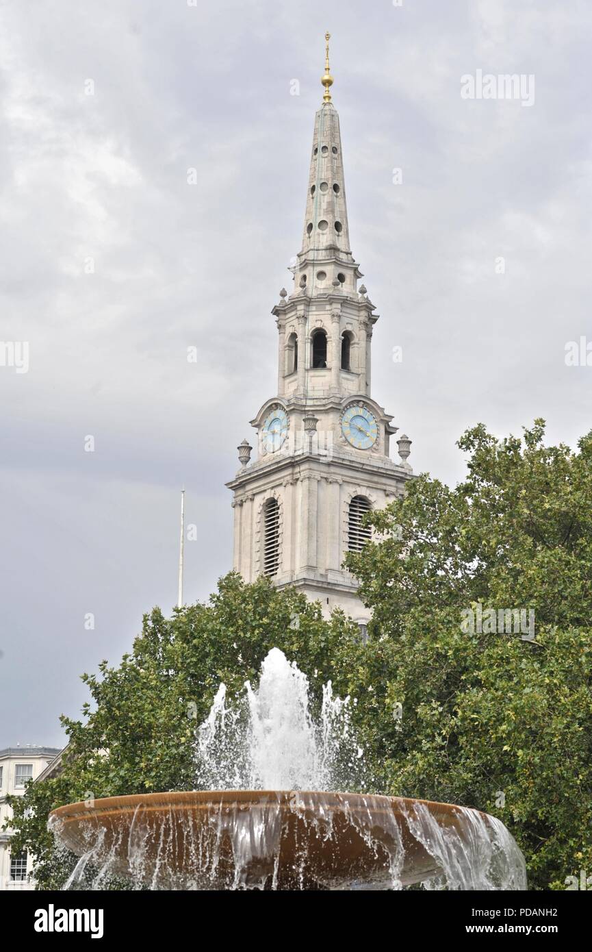 Water feature in Trafalgar Square, London Stock Photo - Alamy
