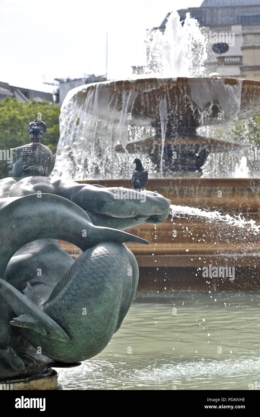 Water feature in Trafalgar Square, London Stock Photo - Alamy