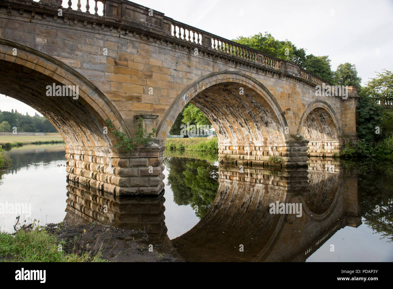 Bridge over the River Derwent at Chatsworth House, Peak District ...