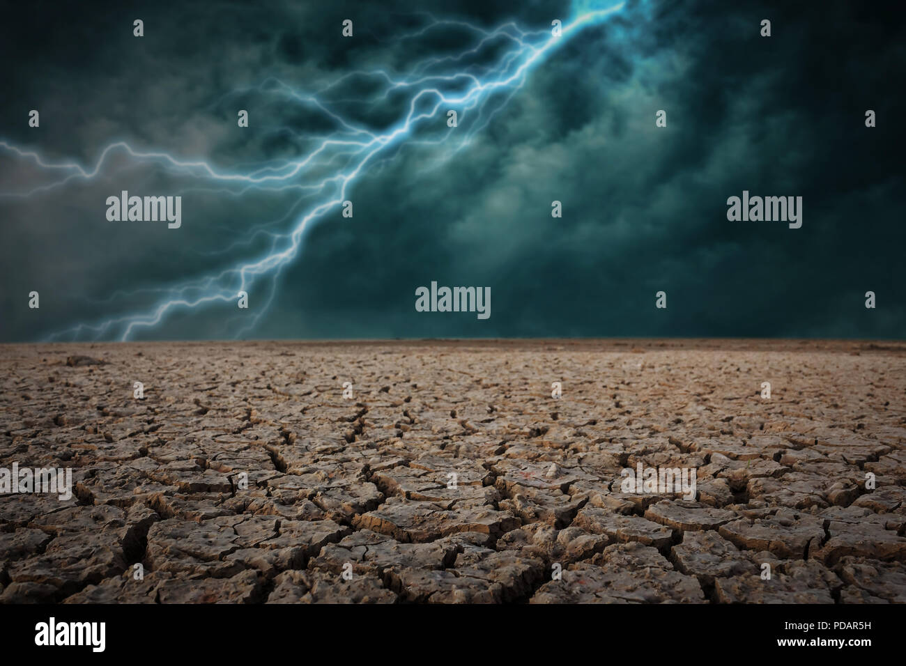 Dry lightning hi-res stock photography and images - Alamy