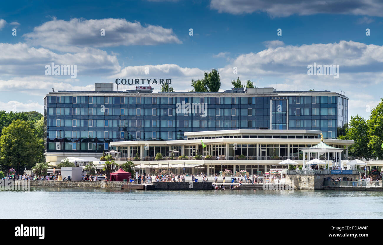 Courtyard marriott logo hi-res stock photography and images - Alamy