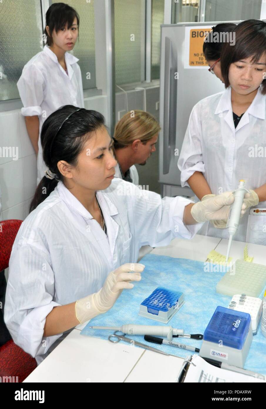 Virus detection hi-res stock photography and images - Alamy