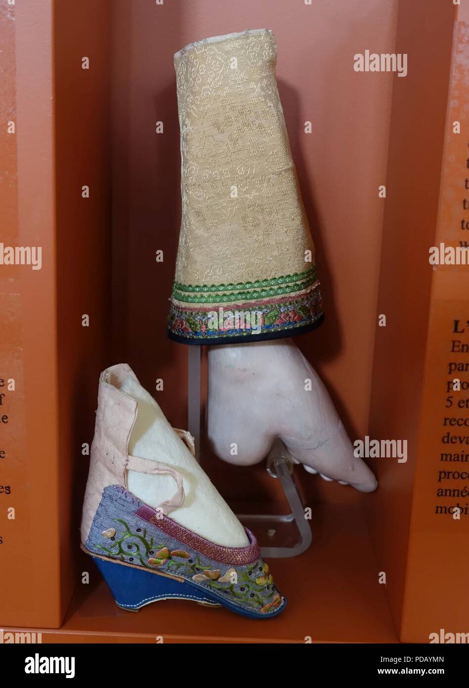 Shoe print cast hi-res stock photography and images - Alamy