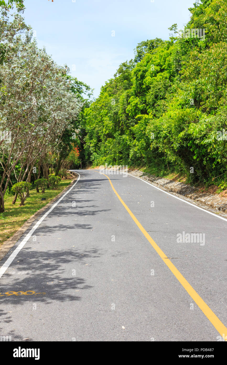 Winding line of people hi-res stock photography and images - Alamy