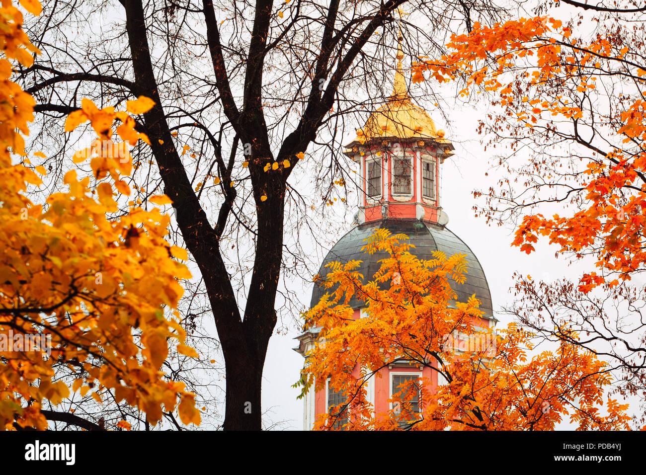 Golden dome temple church hi-res stock photography and images - Alamy