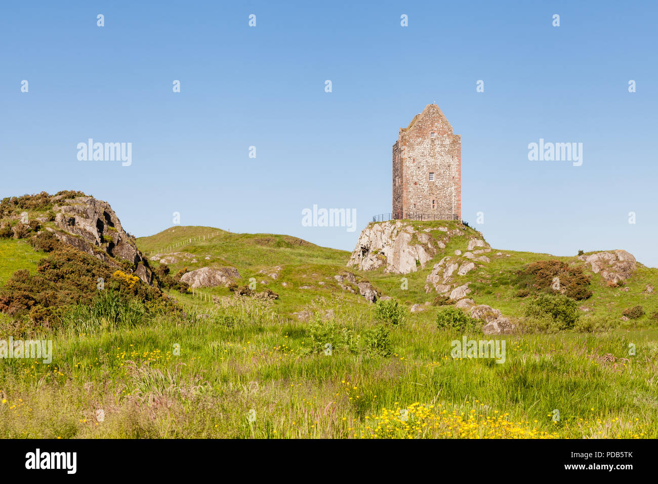 Smailholm tower the borders hi-res stock photography and images - Alamy