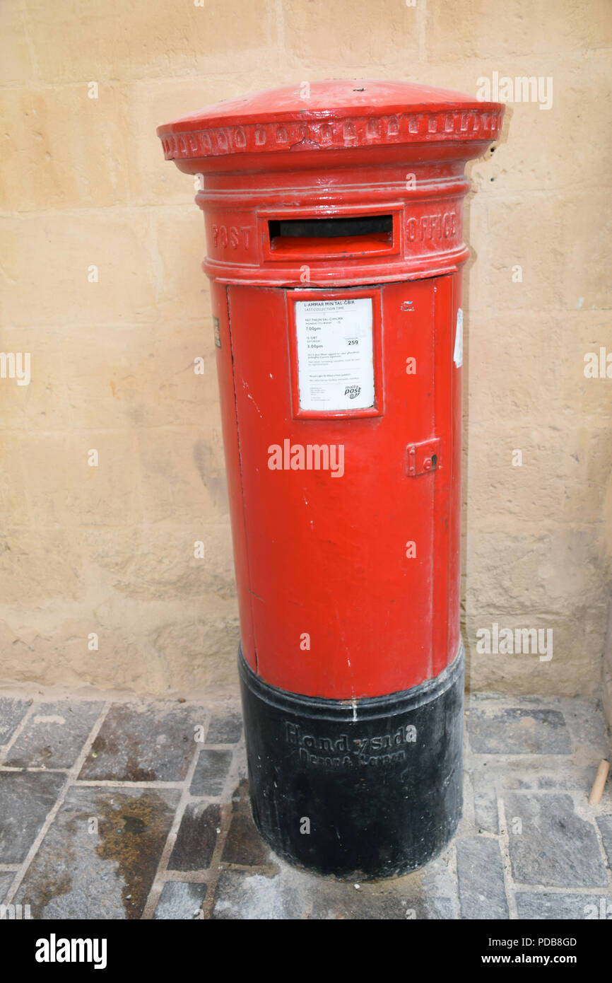 Maltese postbox hi-res stock photography and images - Alamy