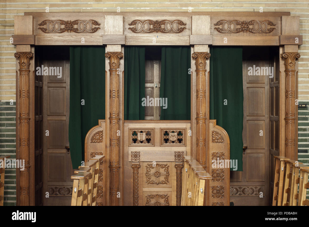 Beichtstuhl hi-res stock photography and images - Alamy
