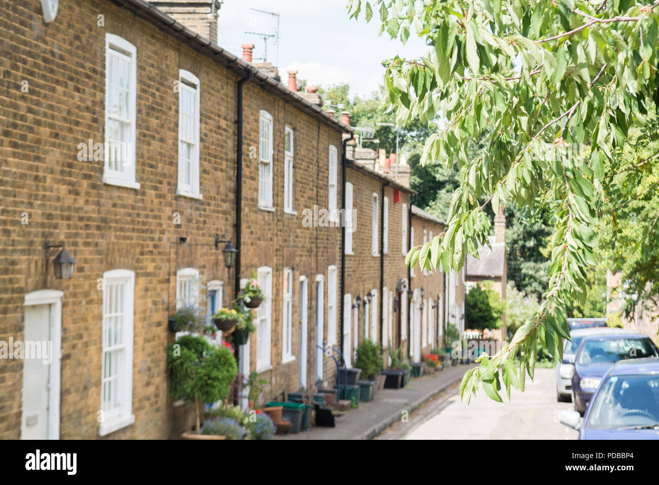 Typical english residential street hi-res stock photography and images ...