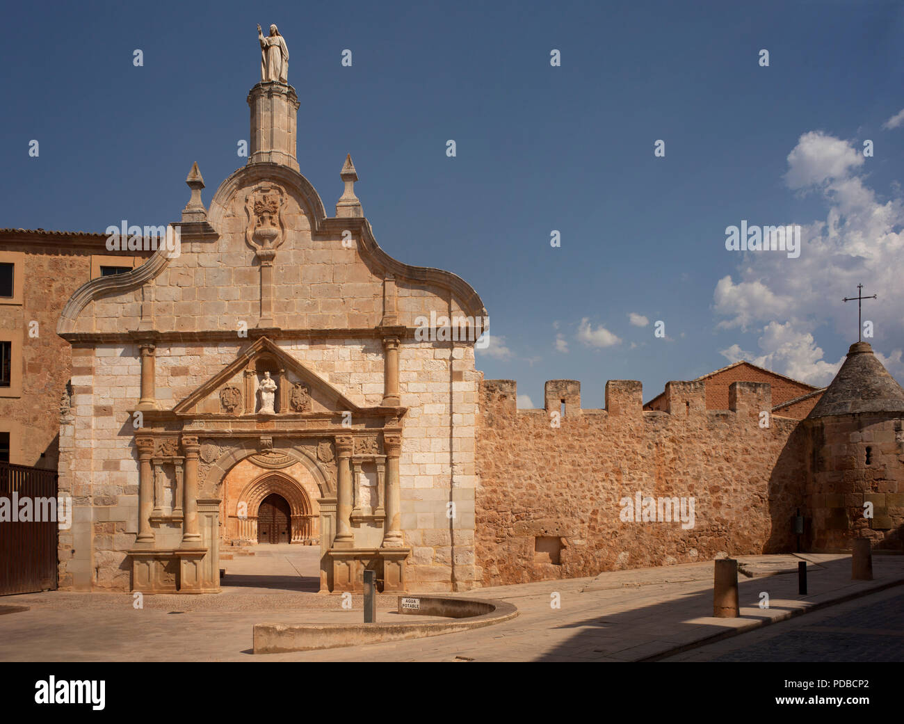 Portal der Klosterkirche, Zisterzienser-Abtei Stock Photo - Alamy
