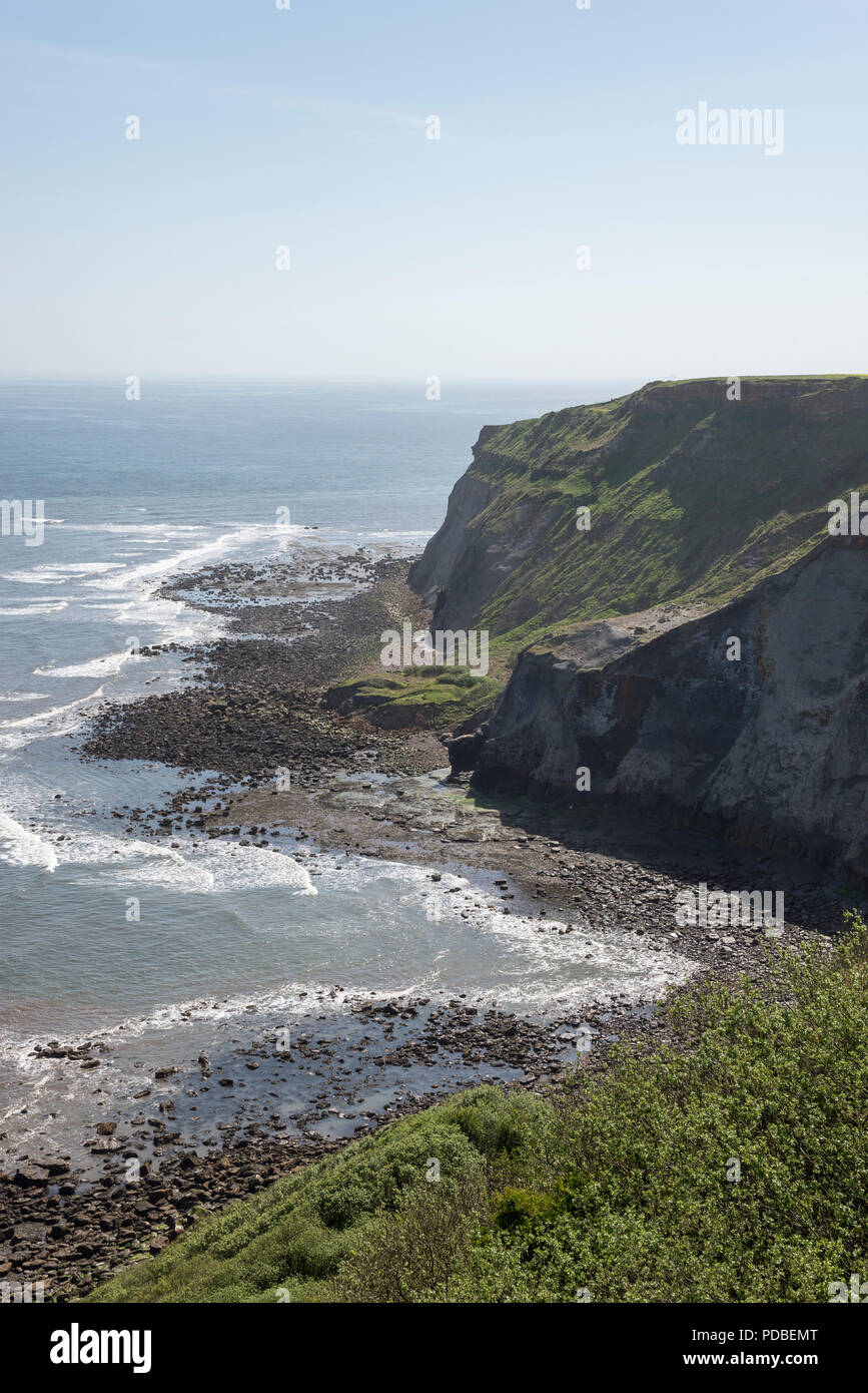 Kettleness cliff hi-res stock photography and images - Alamy