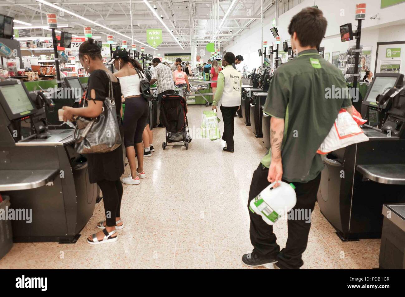 Self Service Till Stock Photos & Self Service Till Stock Images - Alamy