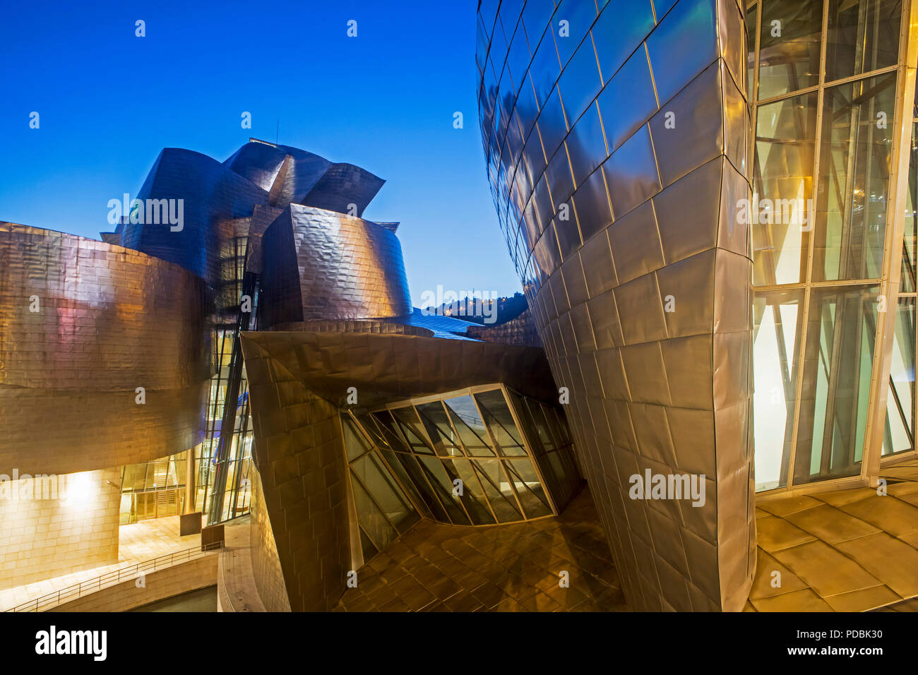 Exterior solomon guggenheim museum night hi-res stock photography and ...