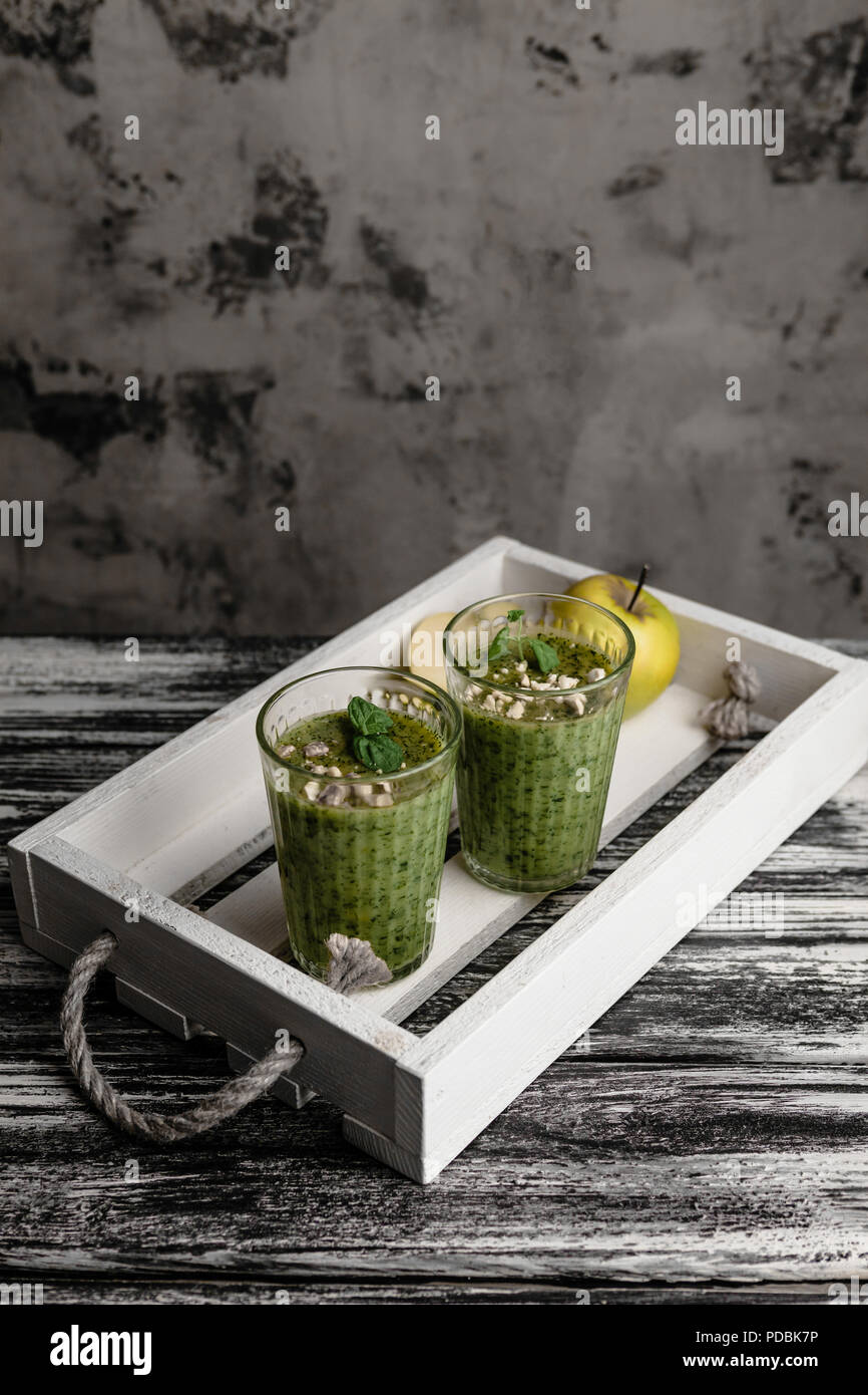 Green smoothie on tray hi-res stock photography and images - Alamy