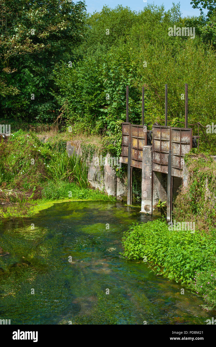River dam gates hi-res stock photography and images - Alamy