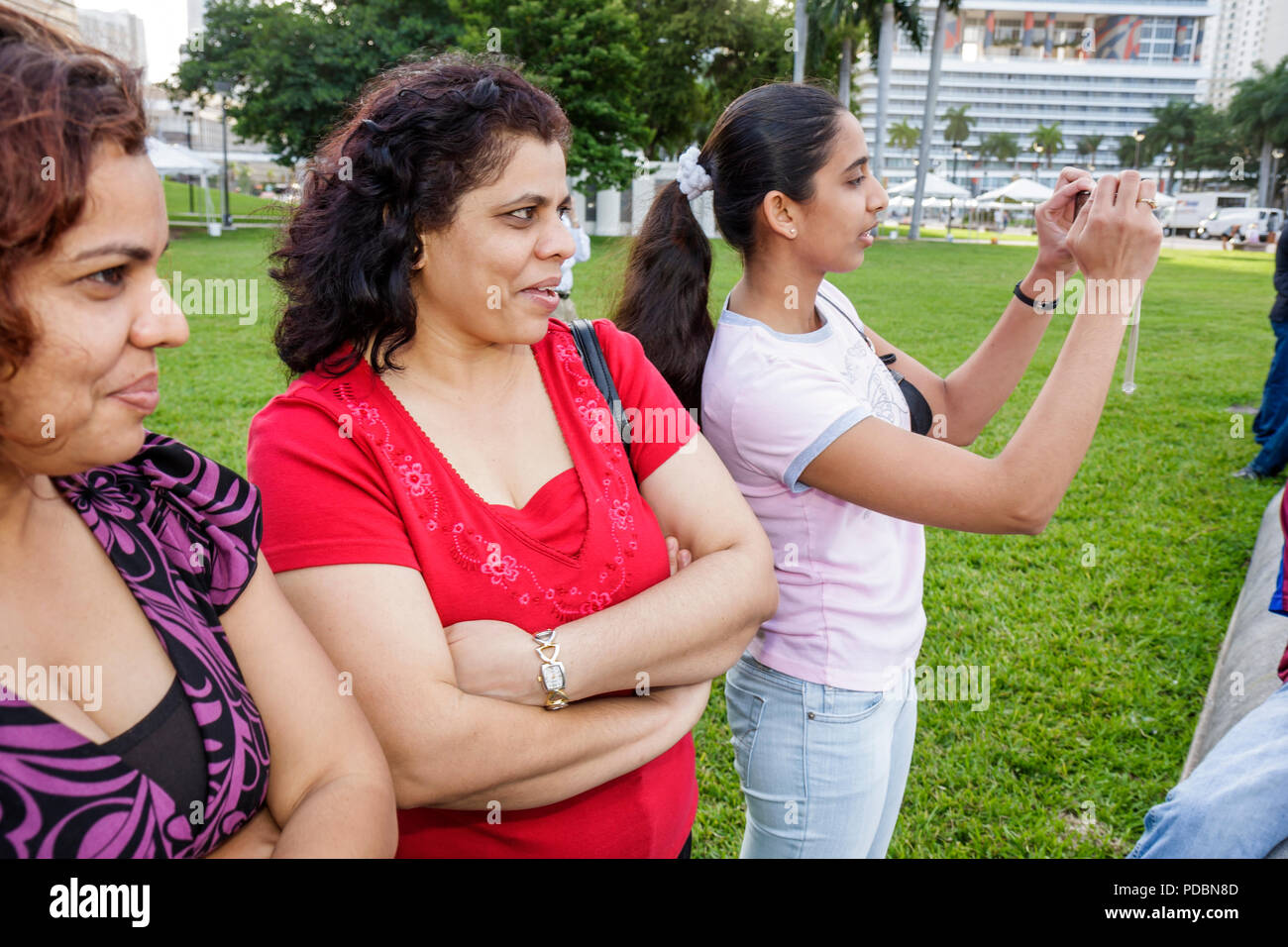 Women body language hi-res stock photography and images - Alamy