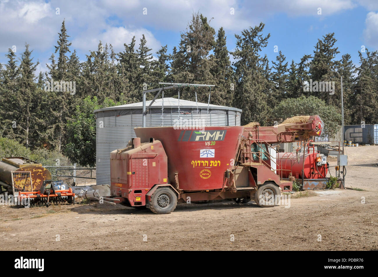 Israel cows in dairy farm hi-res stock photography and images - Alamy