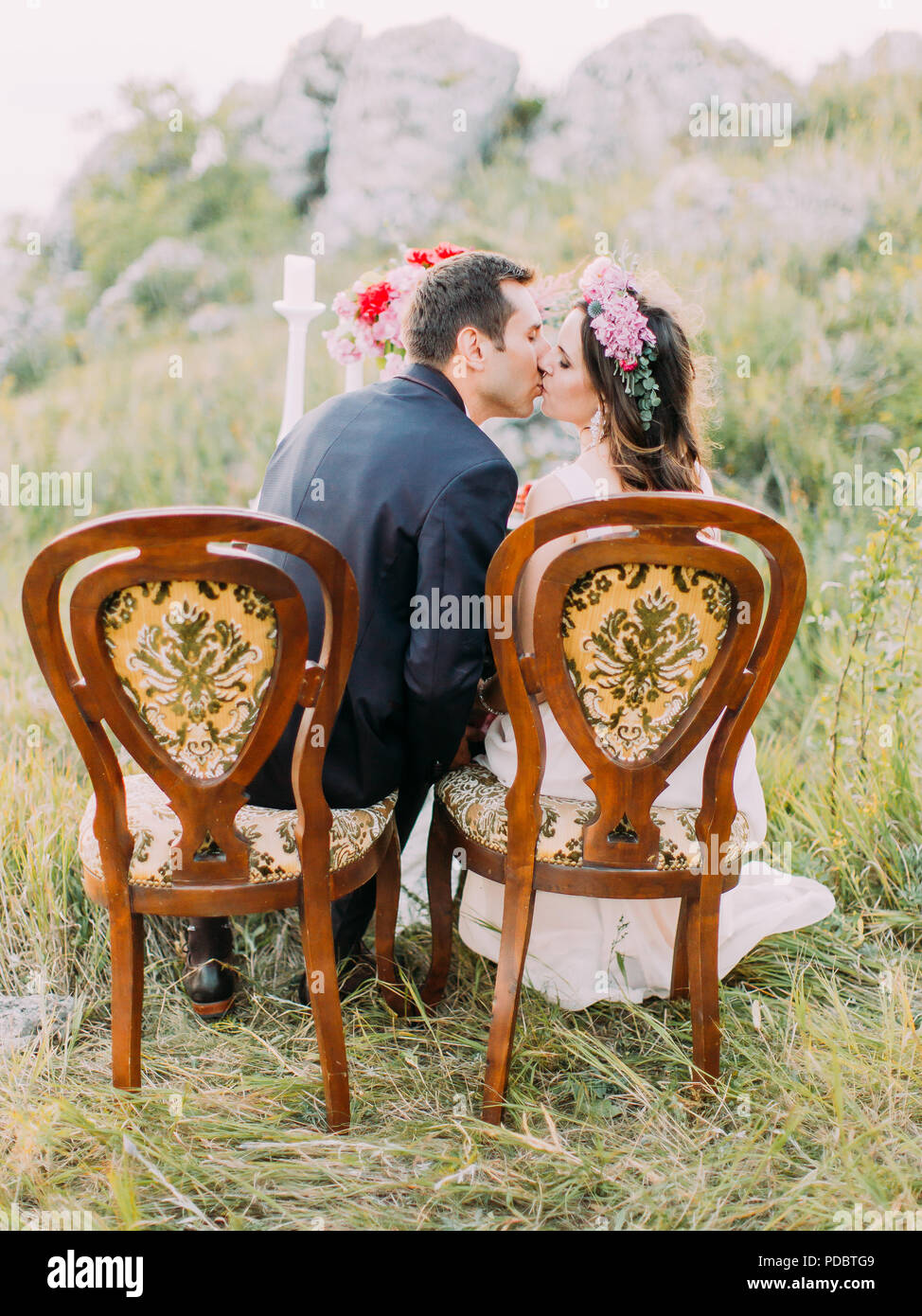Girl kissing woman back view hi-res stock photography and images - Alamy