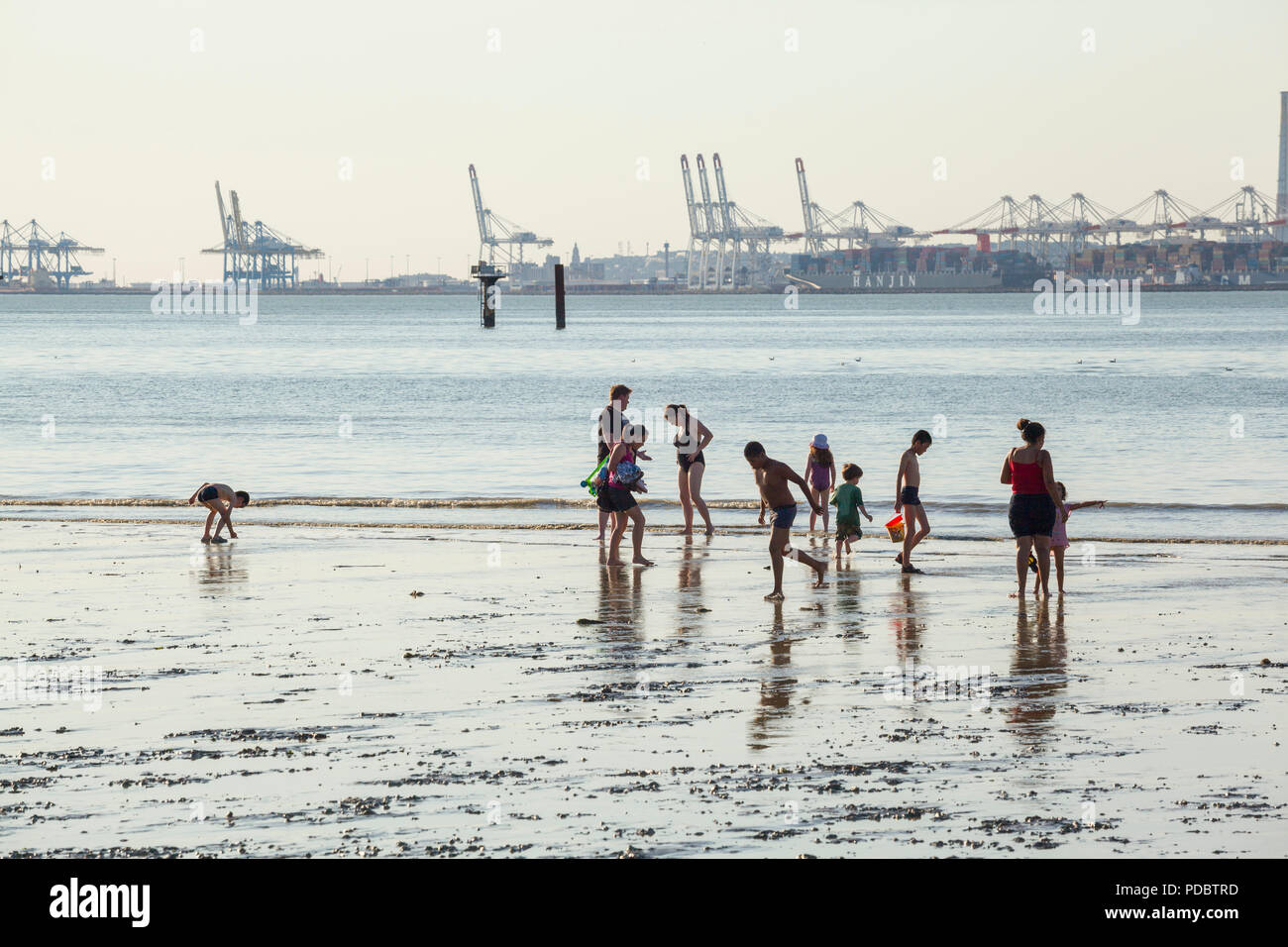 Shoreline with children hi-res stock photography and images - Alamy