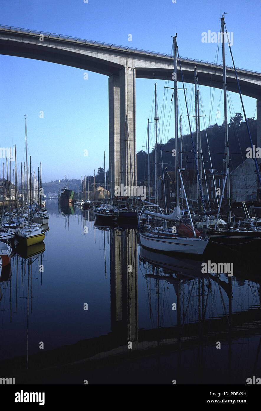 Bridge ovr the harbour hi-res stock photography and images - Alamy