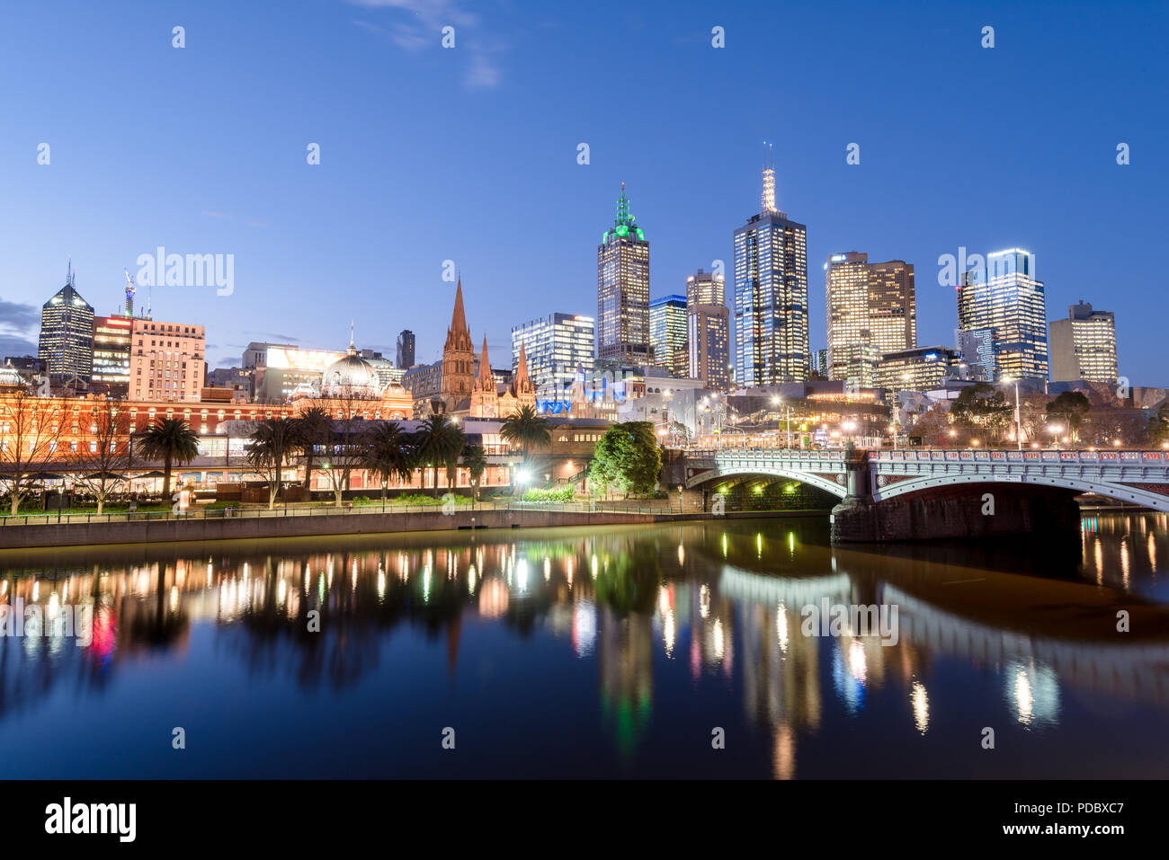 Princes Bridge over the Yarra River at sunset in Melbourne, Australia ...