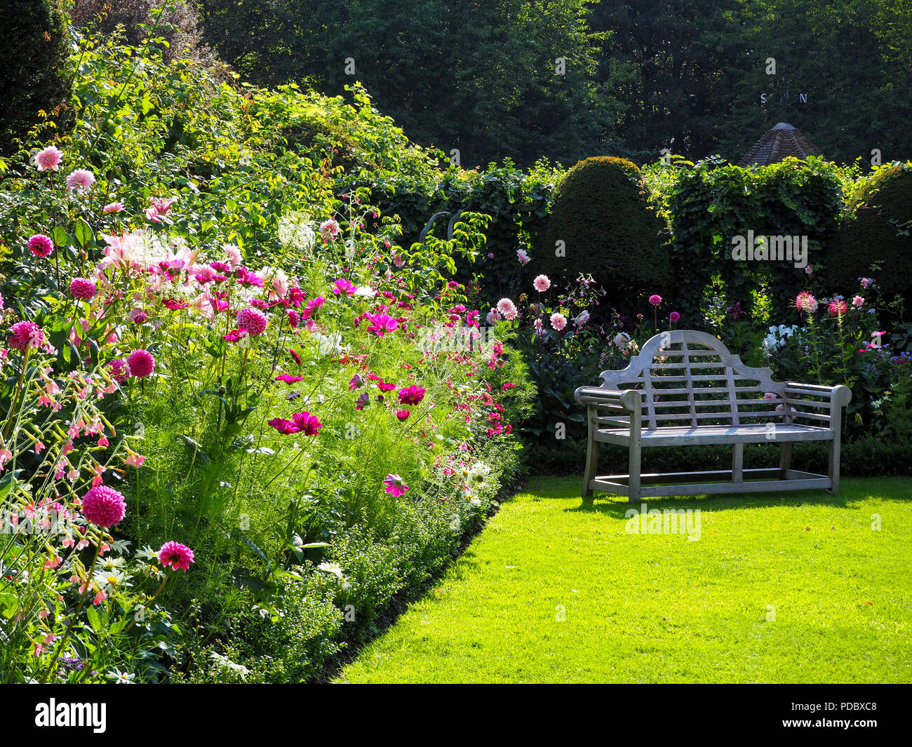 Well kept garden hi-res stock photography and images - Alamy