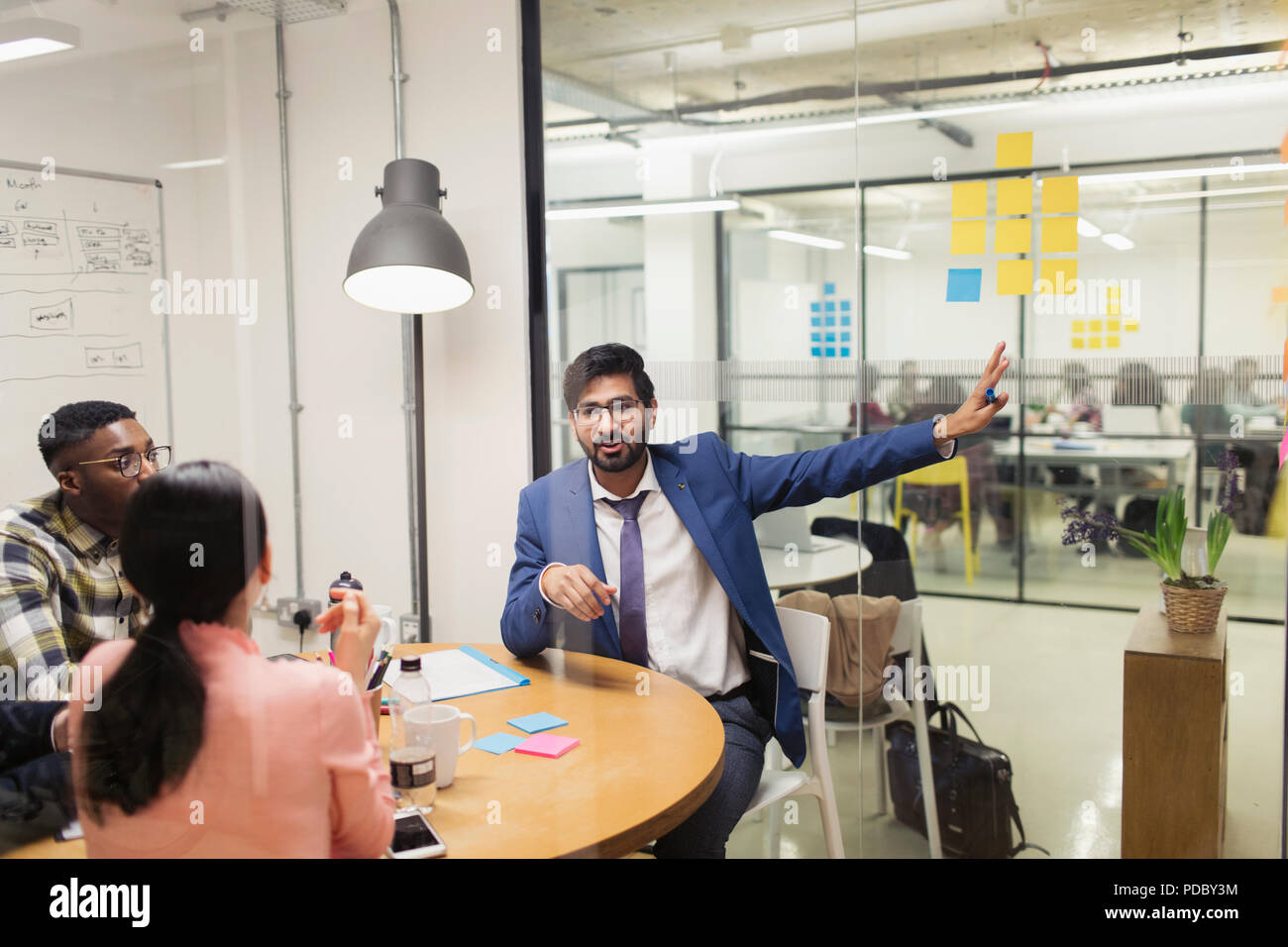 Talking new ideas hi-res stock photography and images - Alamy