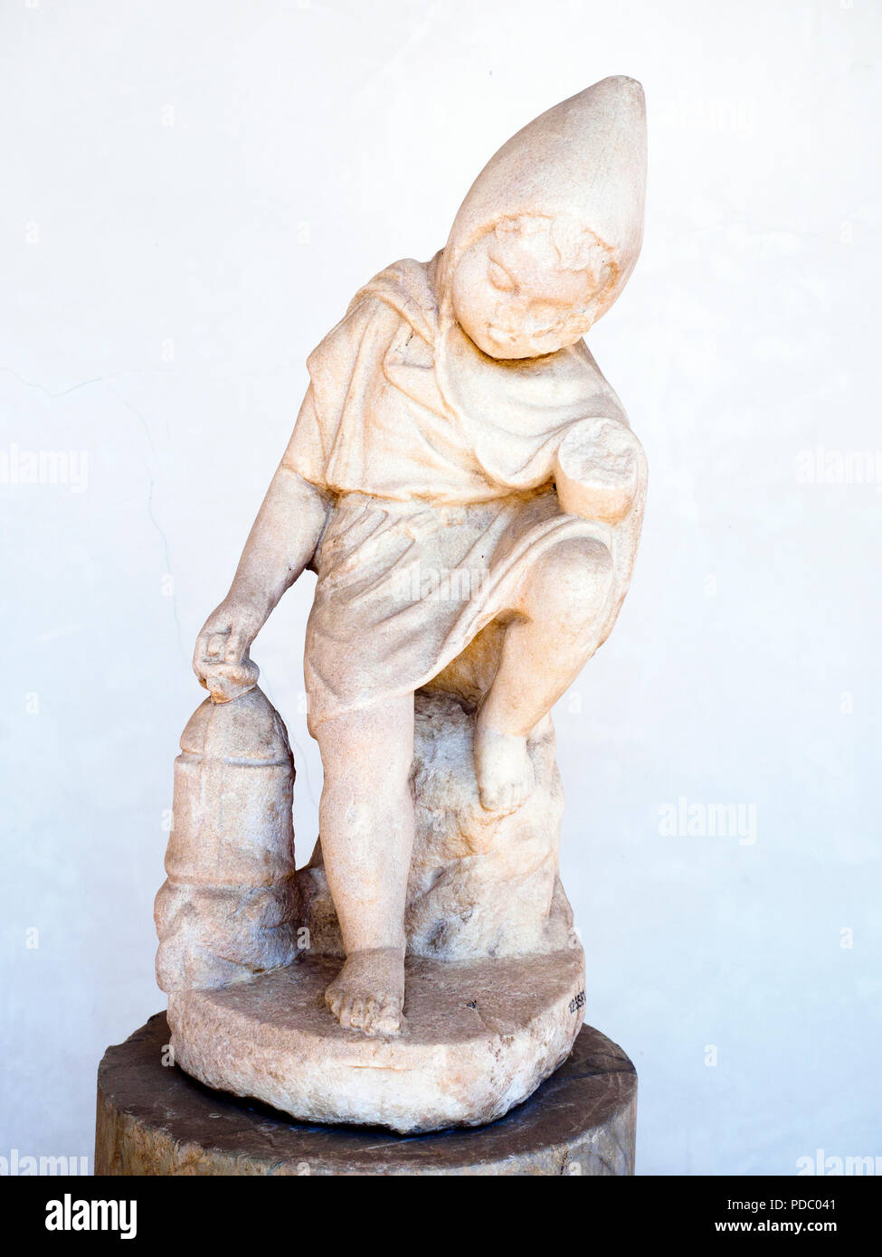 Sculpture sleeping child hi-res stock photography and images - Alamy