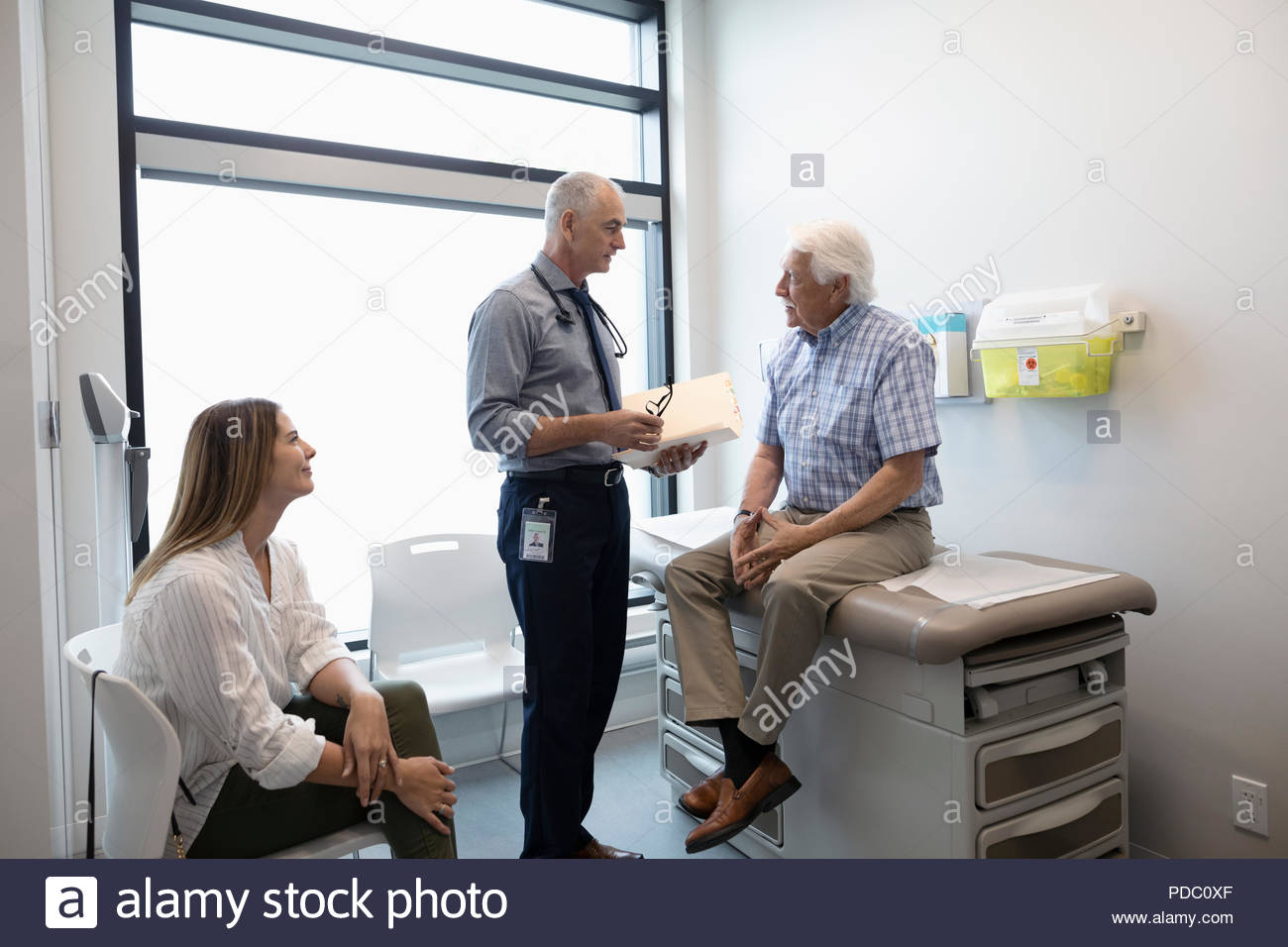 Doctor reading patient record hi-res stock photography and images - Alamy