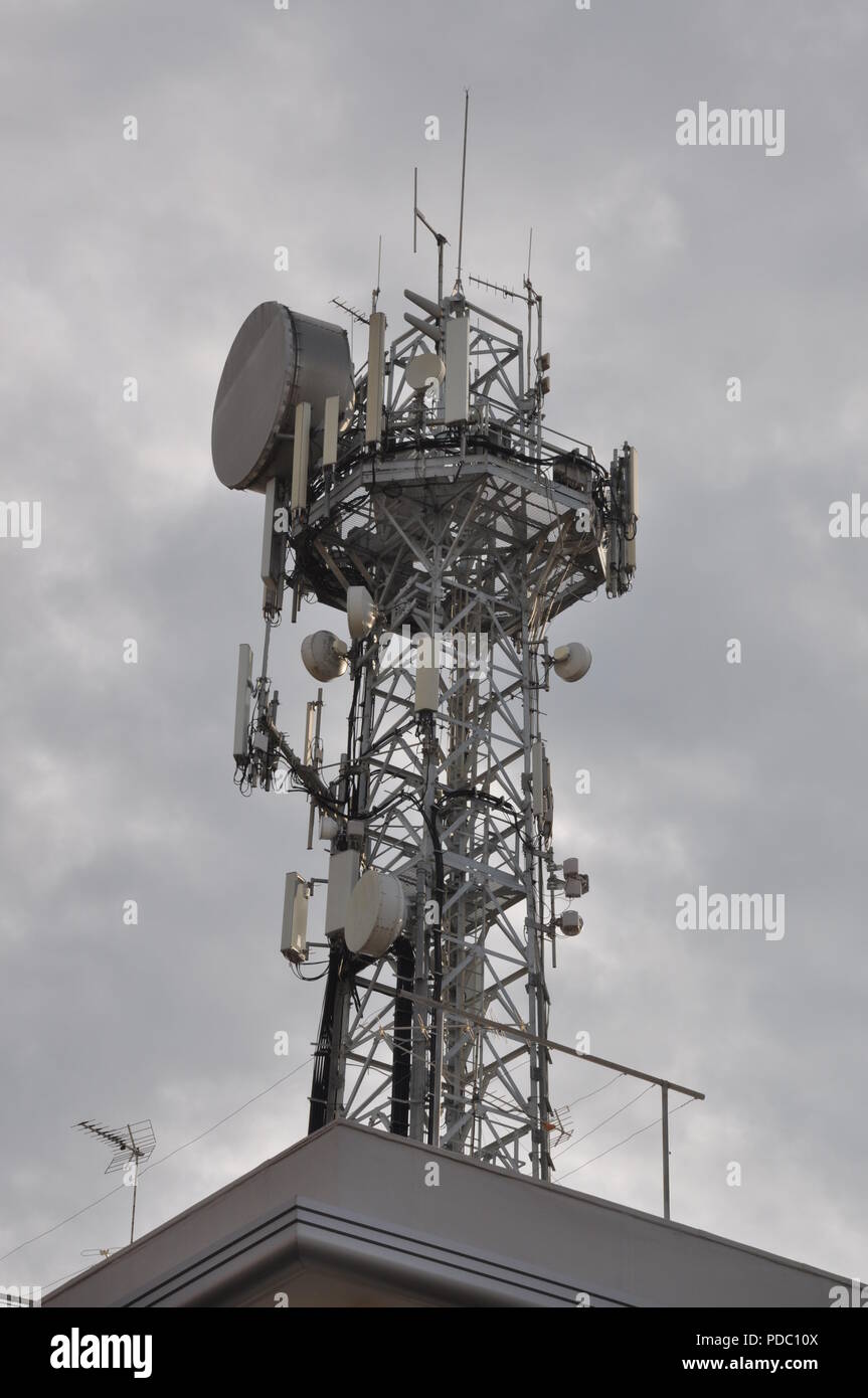 Tv station antennas hi-res stock photography and images - Alamy