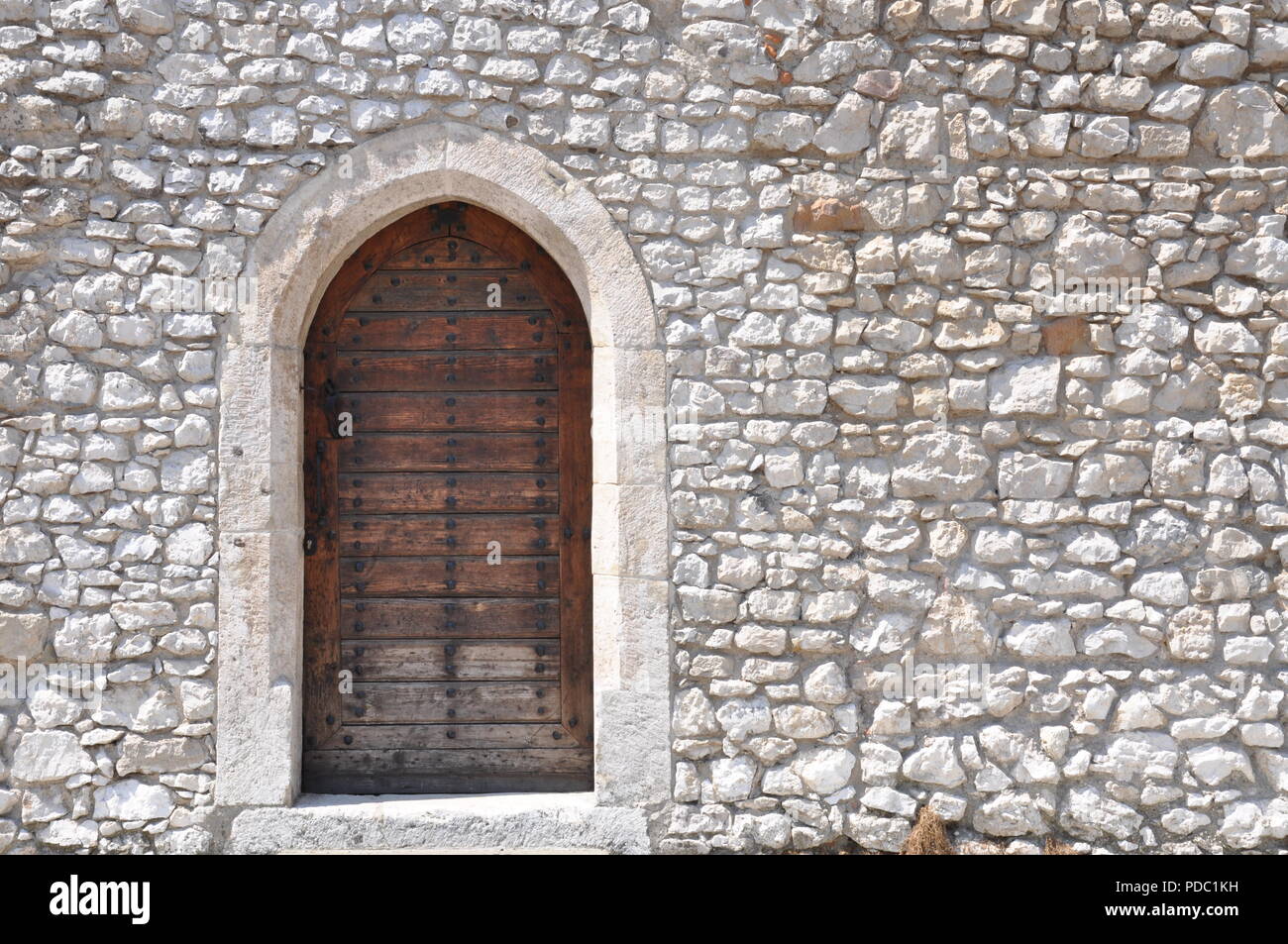 Ancient wooden door and stone wall Stock Photo - Alamy