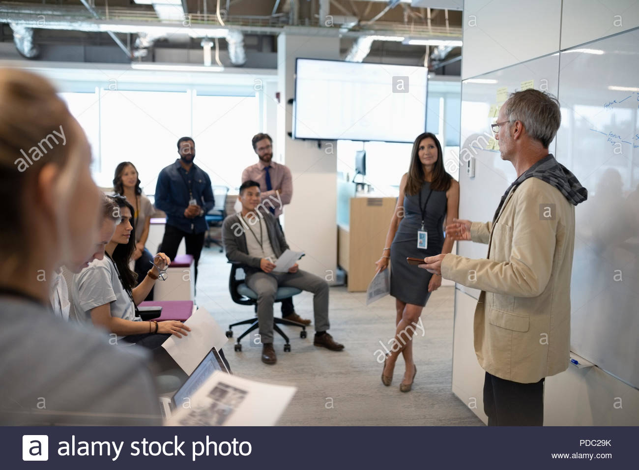 Modern open plan office man hi-res stock photography and images - Alamy