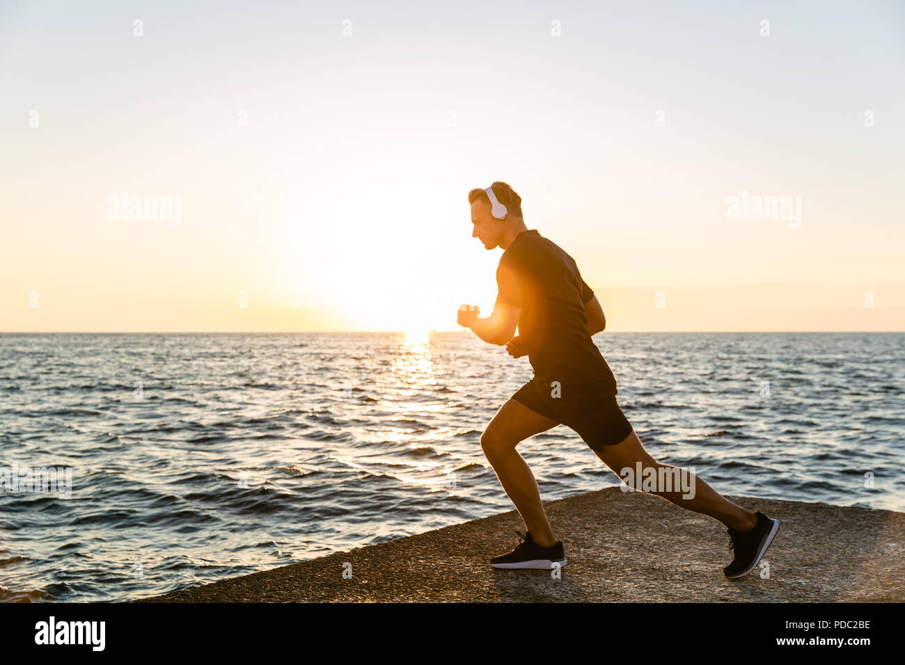 One legged squats hi-res stock photography and images - Alamy