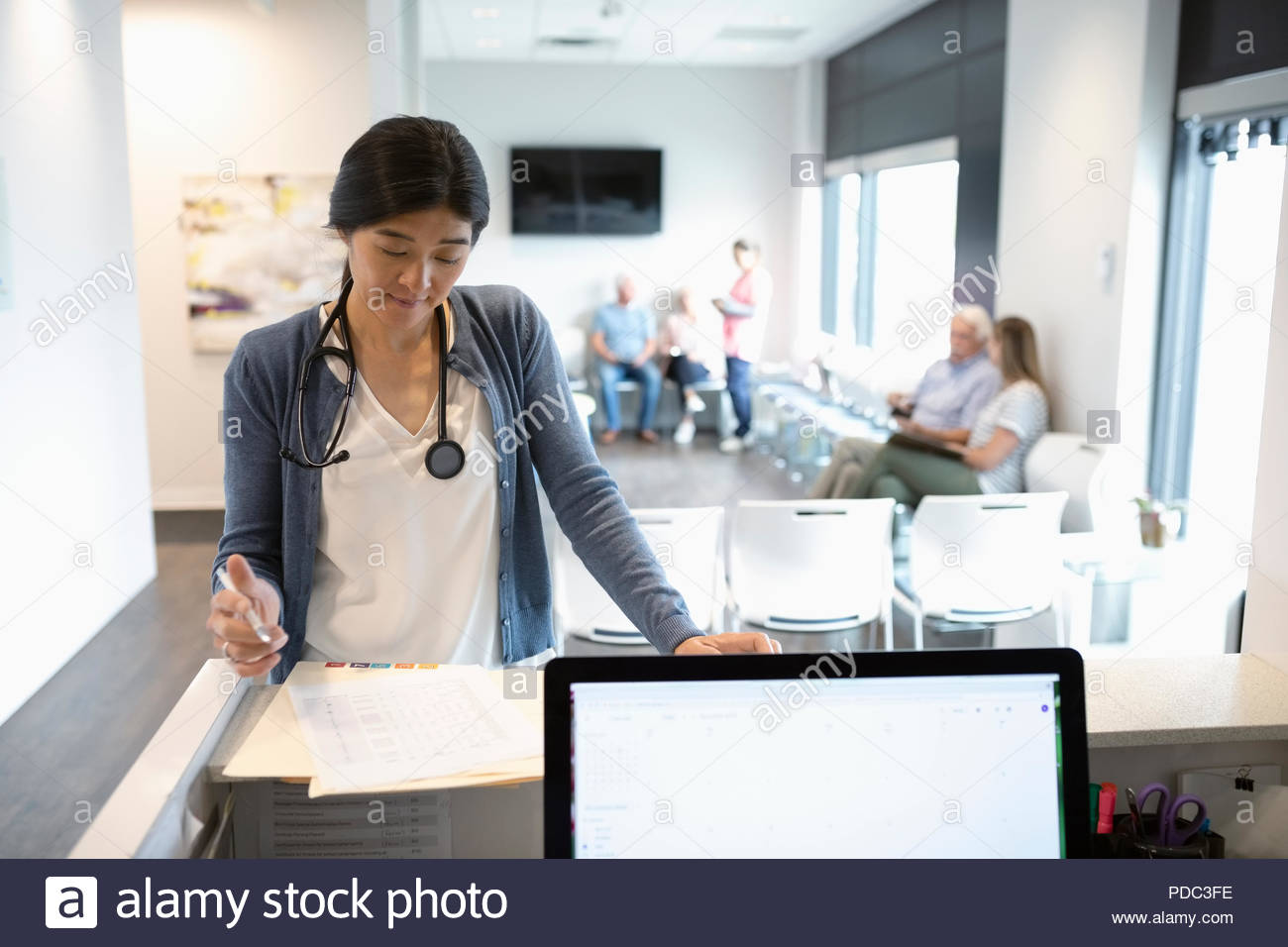 Doctor office reception hi-res stock photography and images - Alamy