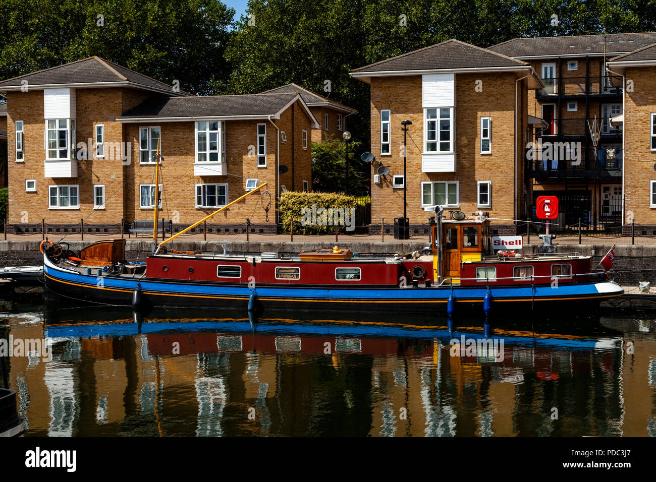 Houseboats In Greenland Dock Marina, Rotherhithe, London, England Stock ...