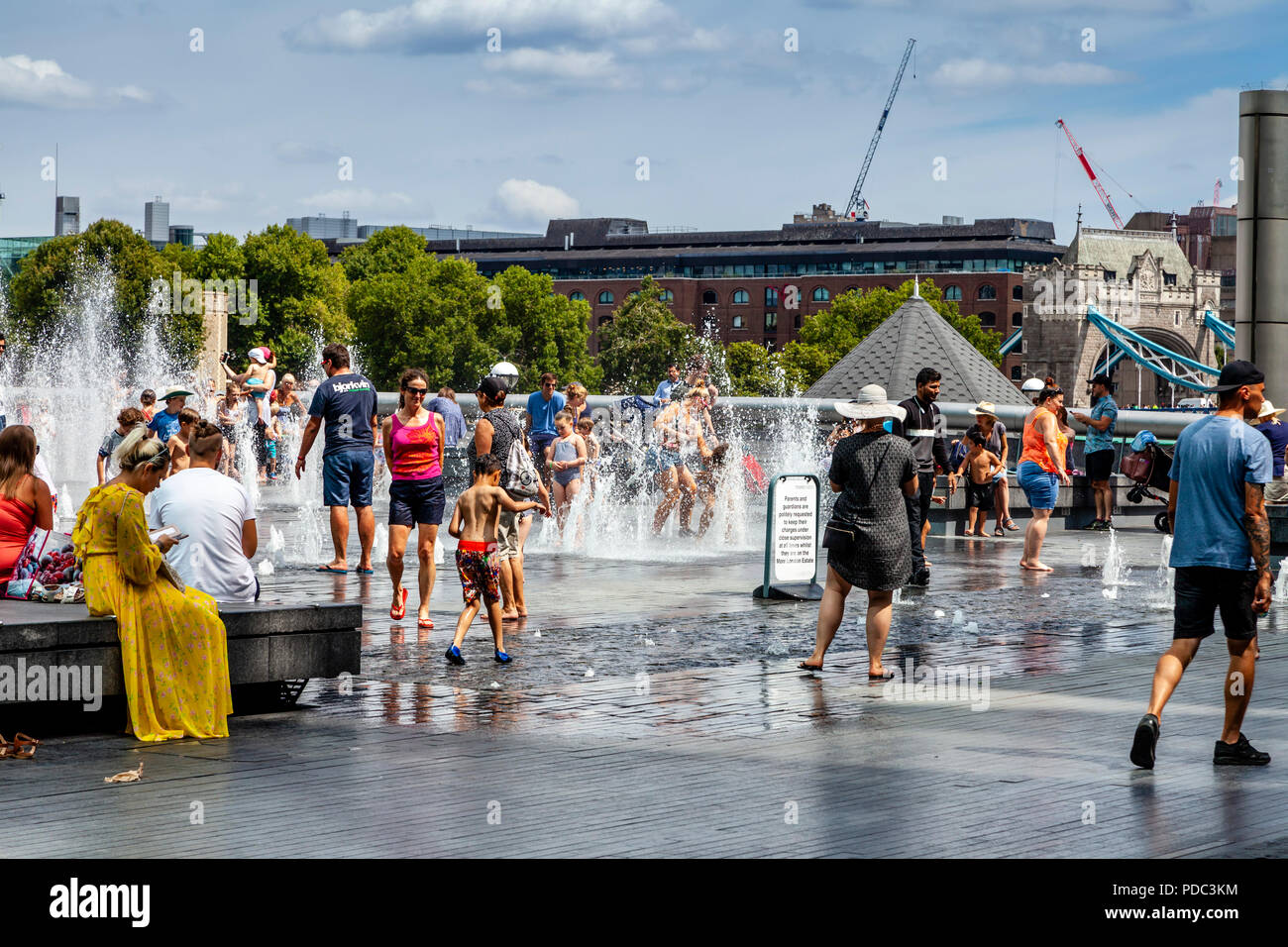 Hot weather cooling off hi-res stock photography and images - Alamy