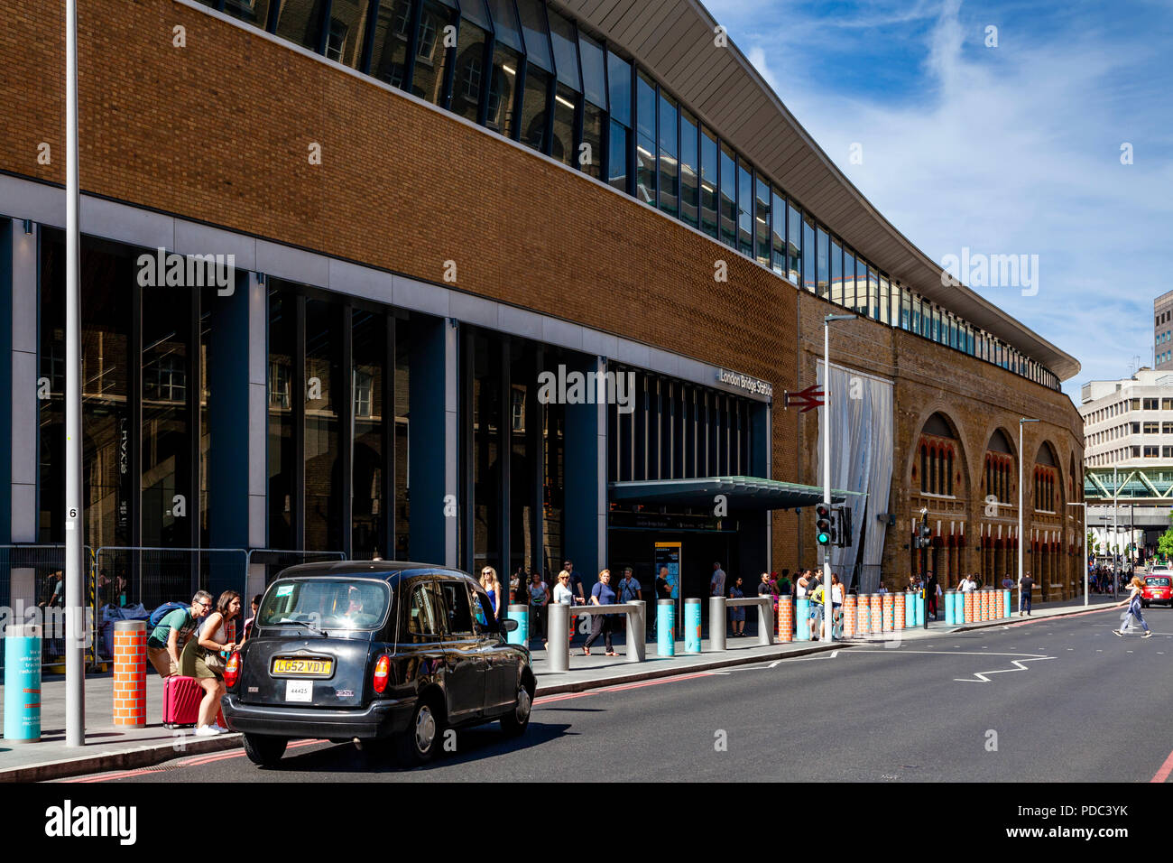London bridge station new hi-res stock photography and images - Alamy