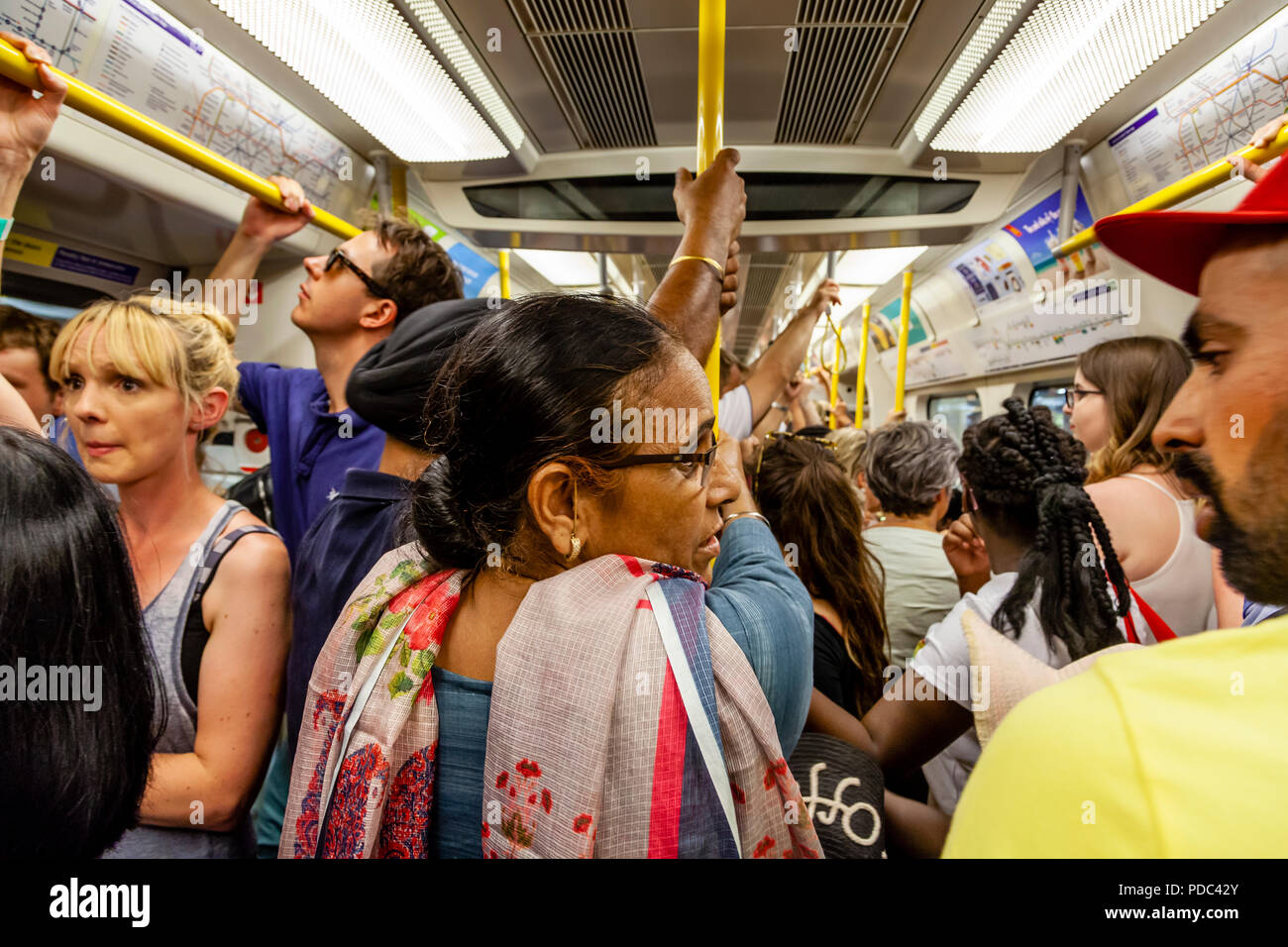 Busy london tube hi-res stock photography and images - Alamy