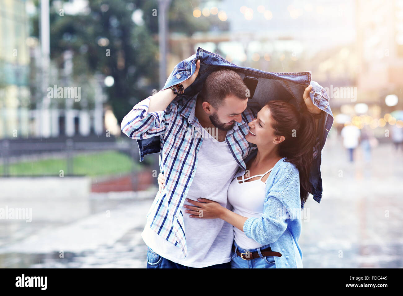 Couple rain man woman hi-res stock photography and images - Alamy