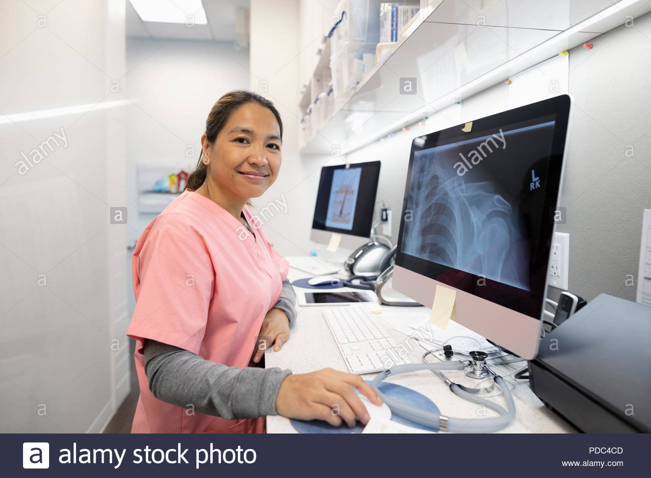 Nurse working on computer hi-res stock photography and images - Alamy