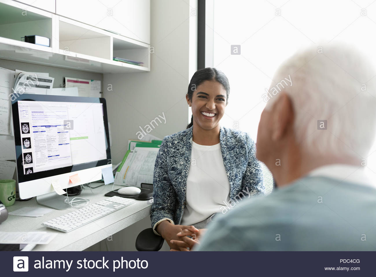 Female doctor and patient laughing hi-res stock photography and images ...
