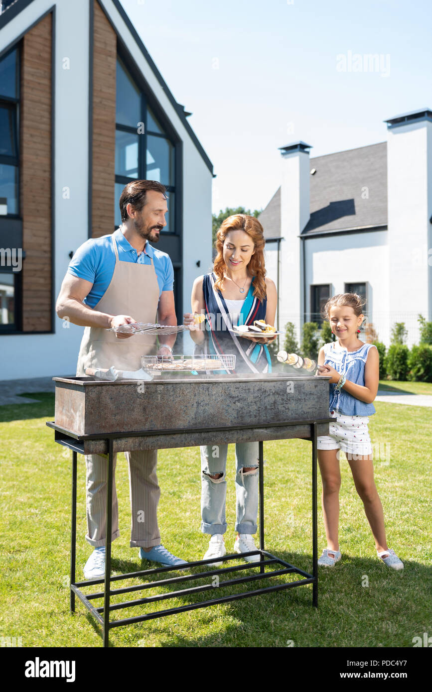 Family mother father grill hi-res stock photography and images - Alamy