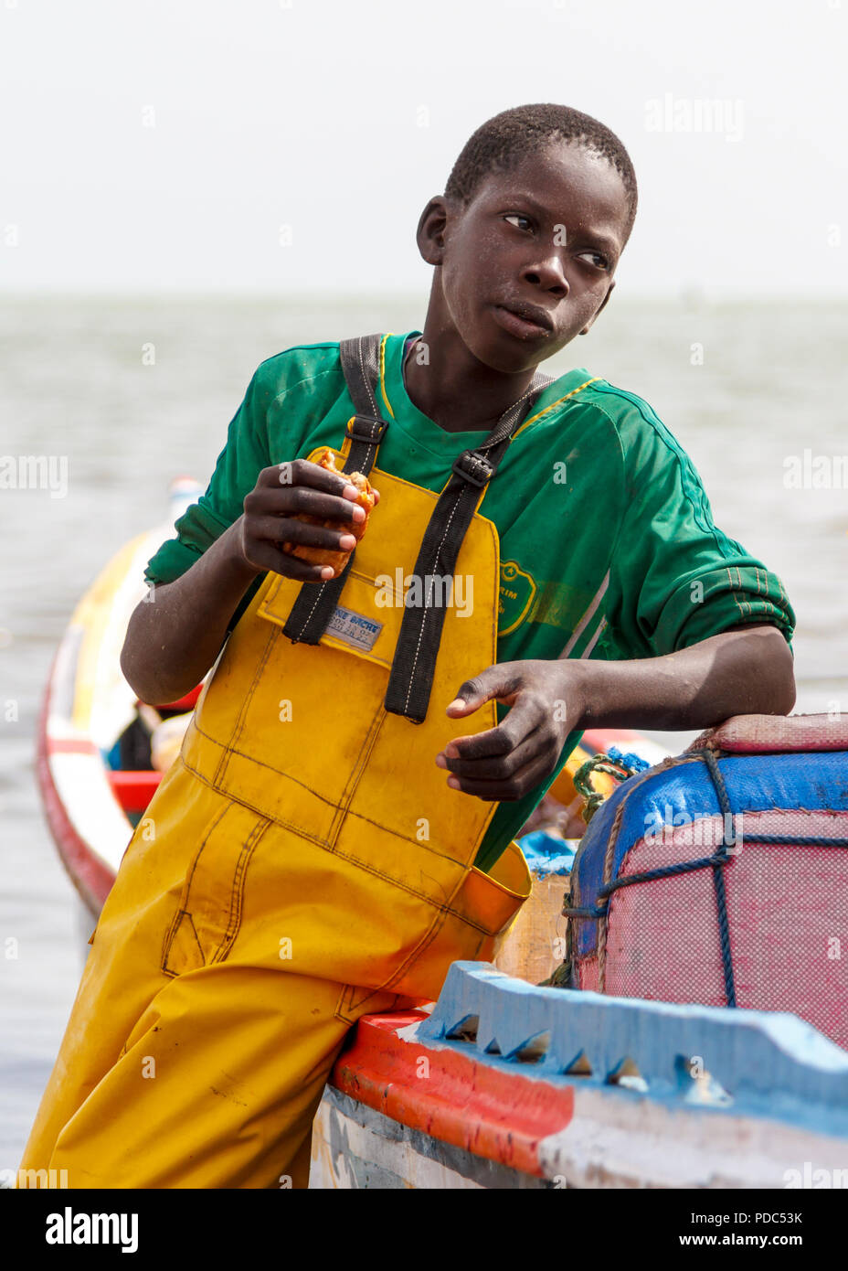 Senegal people portrait senegalese man hi-res stock photography and ...